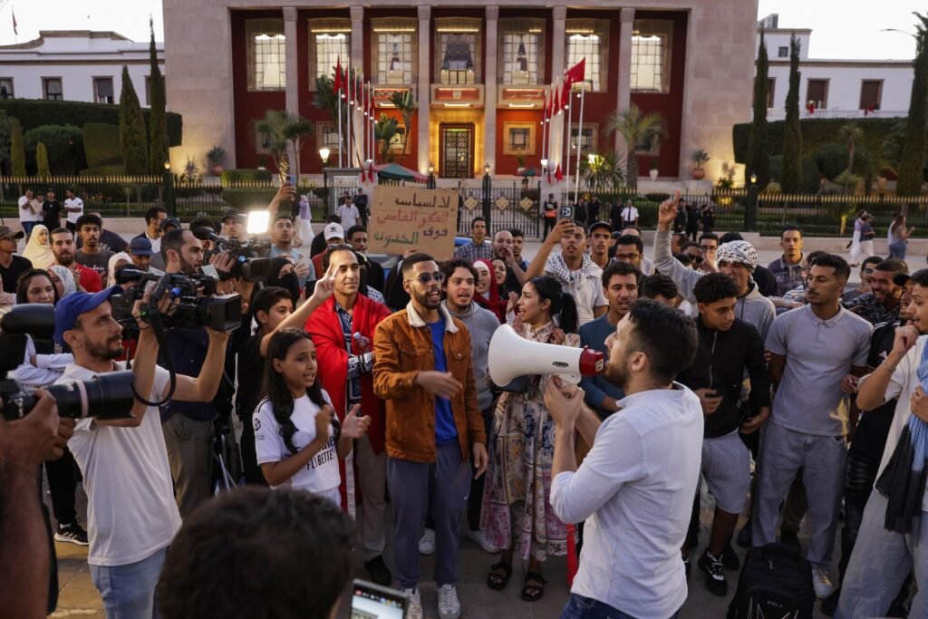 Au Maroc, des centaines de jeunes ont réduit le bille contre le ...