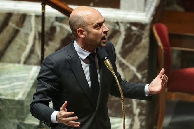 La France déplore la loi votée en Algérie avec « criminaliser la ...