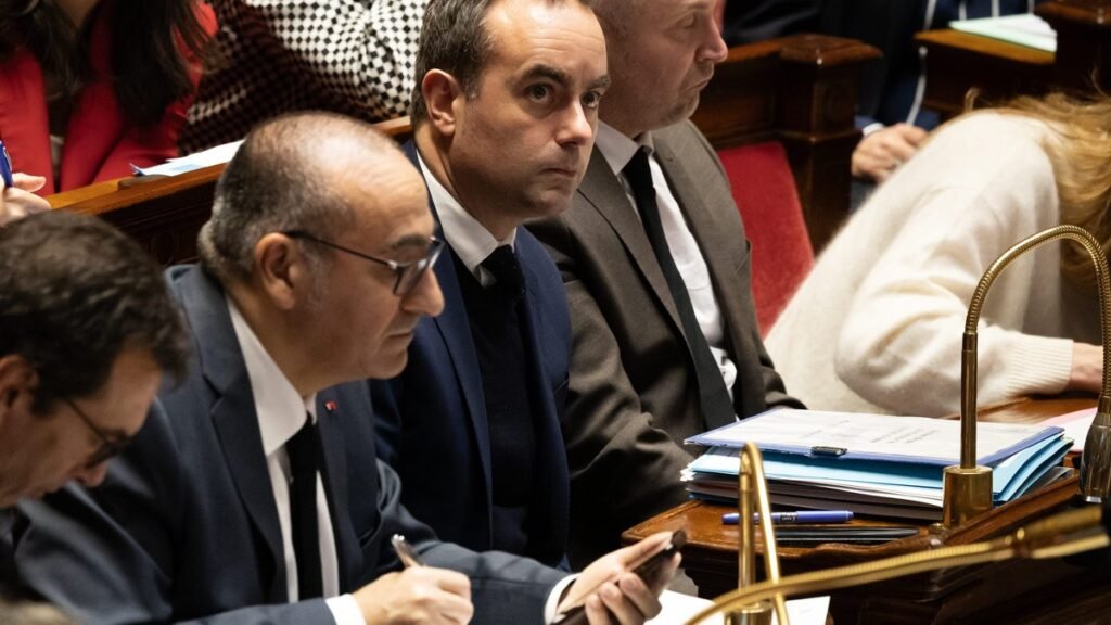 Remaniement ? Après les derniers 49.3 sur le prévision 2026, Sébastien ...