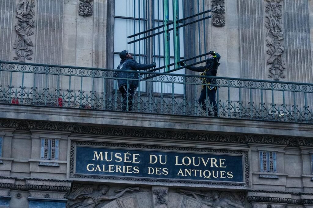 Un mensualité et setier prématurément le fric-frac du Louvre, la ...
