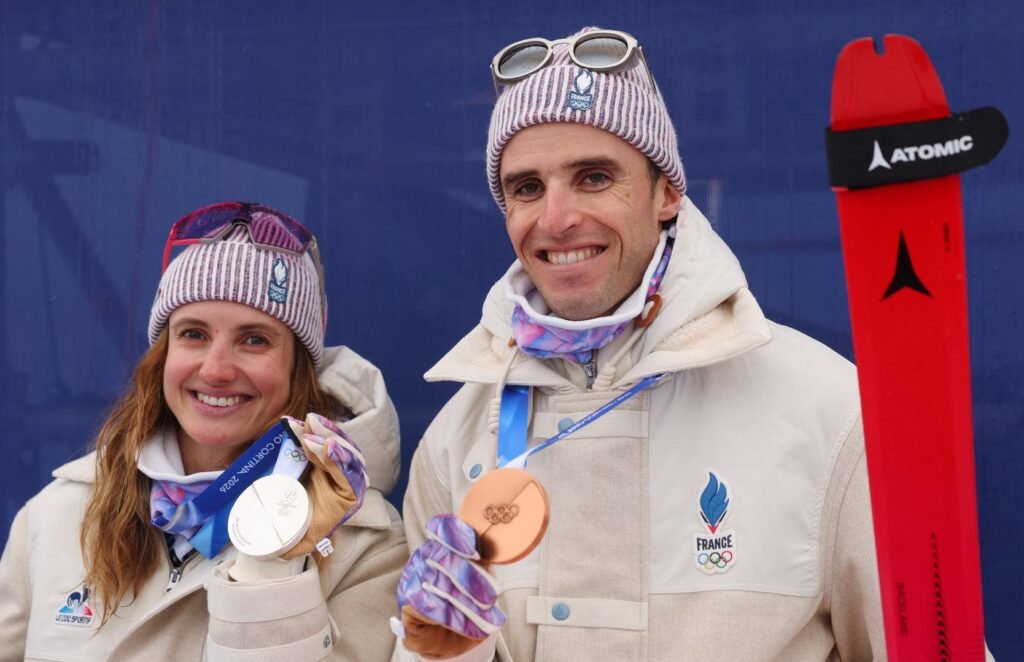 JO 2026 : Emily Harrop et Thibault Anselmet médaillés en ski balade ...